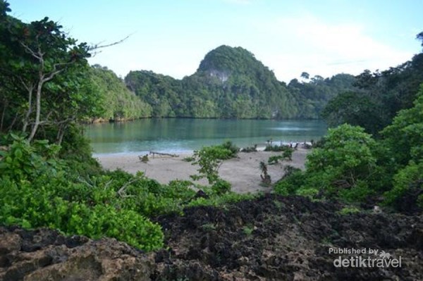 Terpesona Indahnya Pulau Sempu