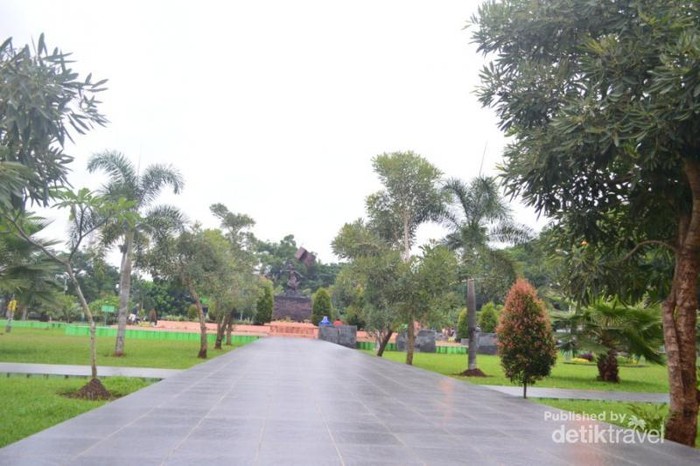 Tugu Mak Eroh & Abdul Rozak, Ikon Kota Tasikmalaya