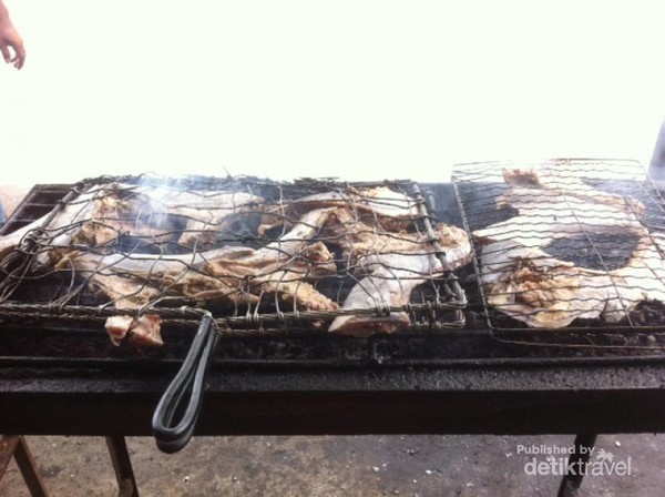 Wisata Kuliner Rahang Tuna Bakar Rica Manado yang Bikin Goyang Lidah