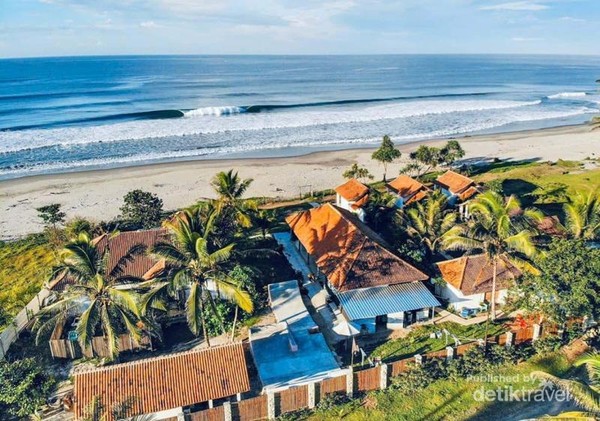 Wisata Selancar Di Pantai Krui Lampung Yang Tersembunyi