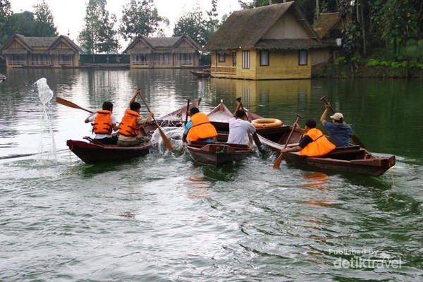Wisata Serba Ada di Kampung Sampireun Garut