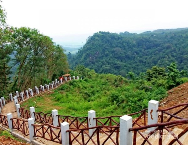 Yang Baru dari Geopark Ciletuh, Curug Puncak Manik