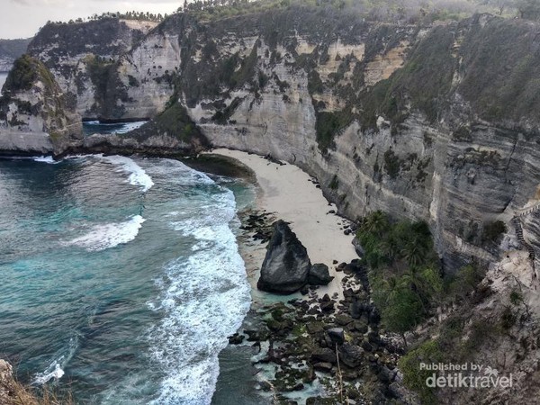 Yang Cantik dari Nusa Penida: Pantai Atuh