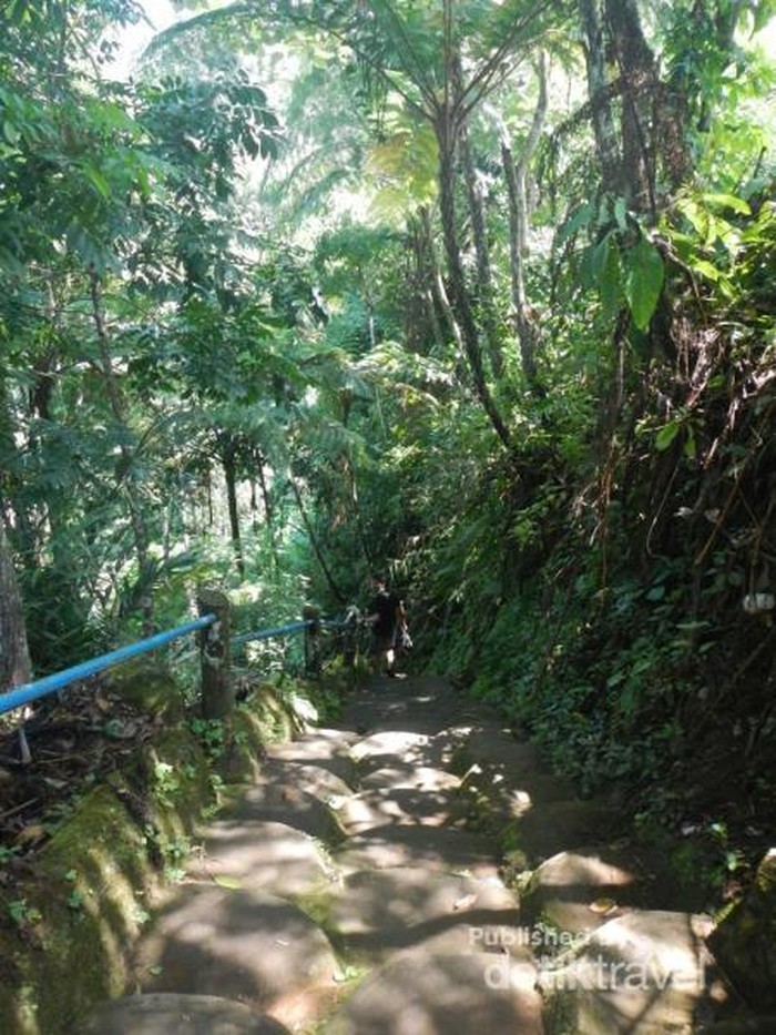 Yang Segar-segar di Pagaralam, Air Terjun Embun