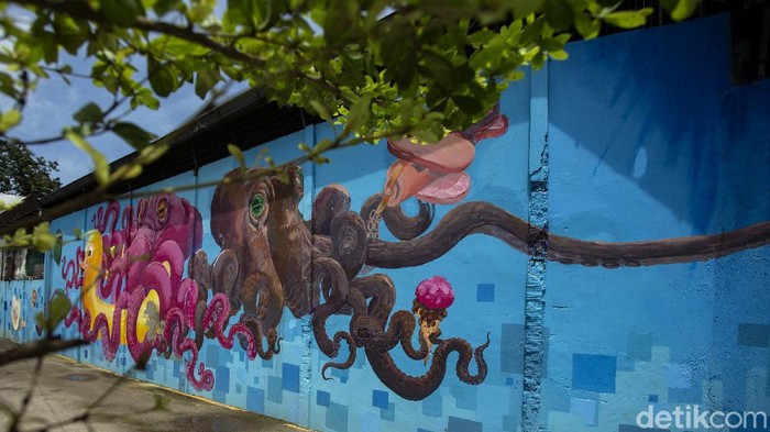 Mural Bertema Laut Bikin Kampung Lodan di Jakut Penuh Warna