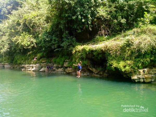 Air Terjun Sri Gethuk, yang Segar Dari Gunungkidul