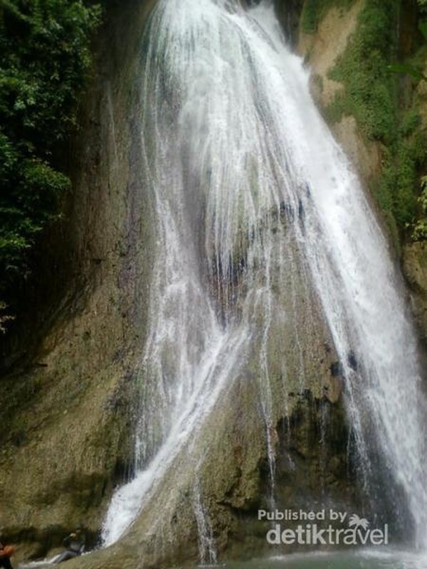 Akhir Pekan Asyik ke Curug Cikaso, Sukabumi