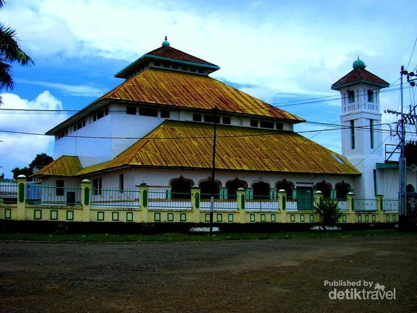 Aneka Masjid Keren di Timur Indonesia