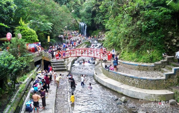 Asyiknya Berendam Air Panas di Guci, Jawa Tengah