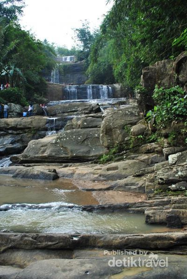 Banyumas Punya Air Terjun 7 Tingkat yang Keren!