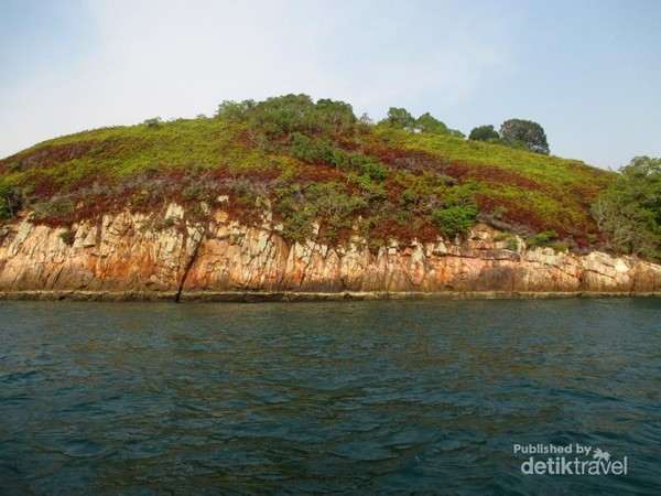 Batu Karang yang Tegar di Pulau Salah Namo