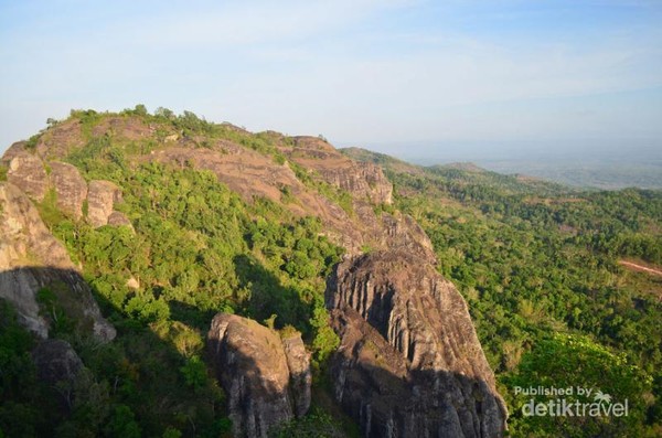 Begini Cantiknya Pemandangan Dari Puncak Gunung Nglanggeran