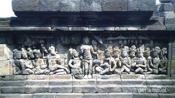 Belajar Kehidupan di Tiap Pahatan Relief Candi Buddha Terbesar Dunia