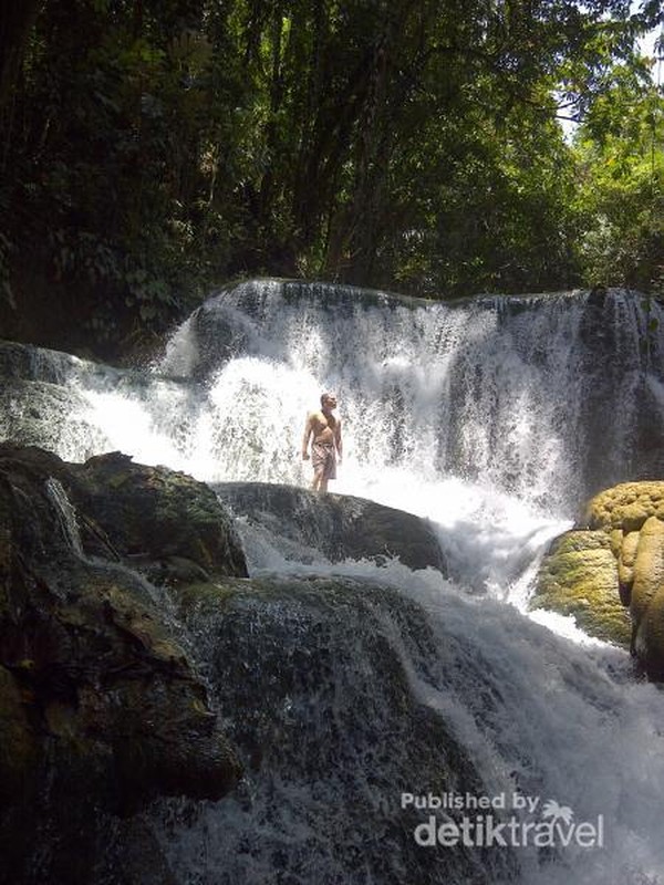 Bukan di Bali, Ini Air Terjun Buleleng di Morowali