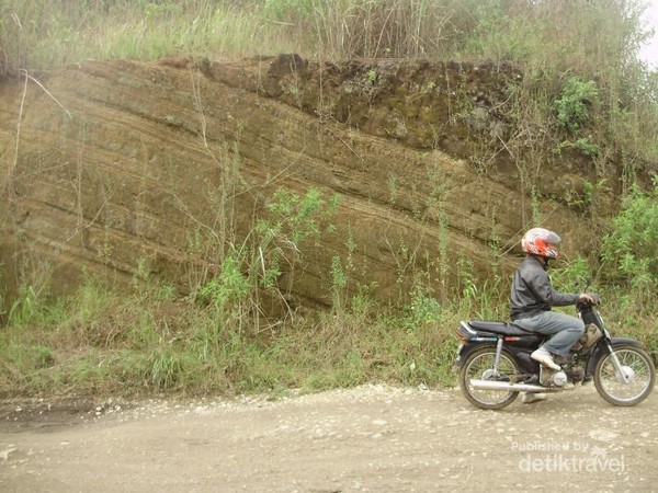 Bukit Karst di Citatah, Keren Banget!
