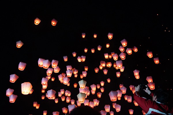 Cantiknya Ratusan Cahaya Lampion di Langit Taiwan