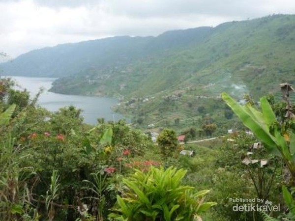 Danau Kembar yang Unik di Solok