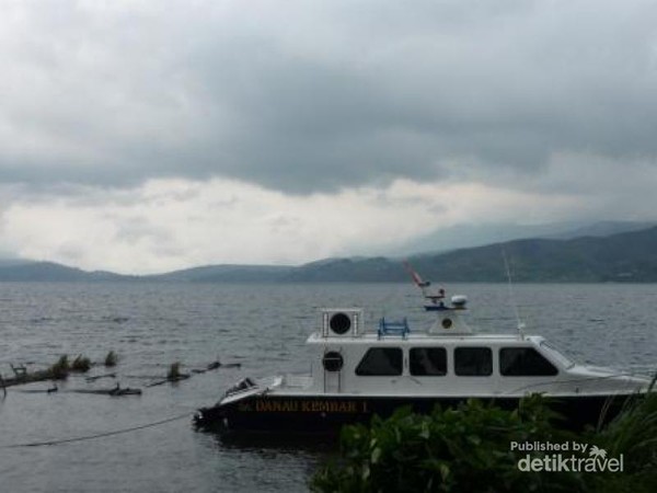 Danau Kembar yang Unik di Solok