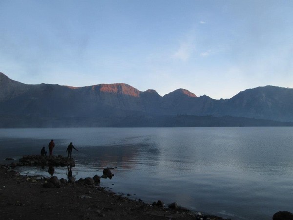 Danau Segara Anak, Persembahan Gunung Rinjani yang Menawan