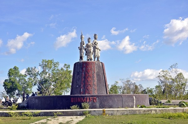 Disambut Oleh Tugu Biinmafo Saat Memasuki Kota Kefamenanu