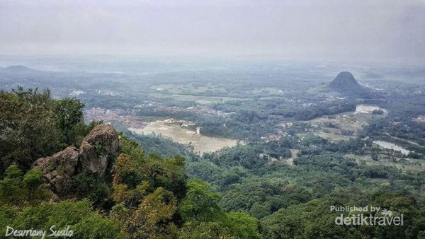 Gunung Munara di Bogor yang Indah Nan Menantang