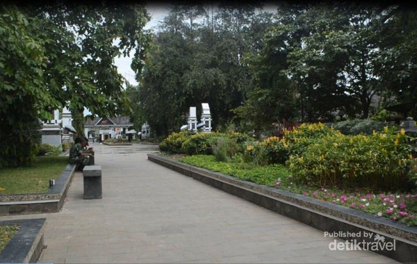 Hilangkan Stress Di Pendopo Purwakarta