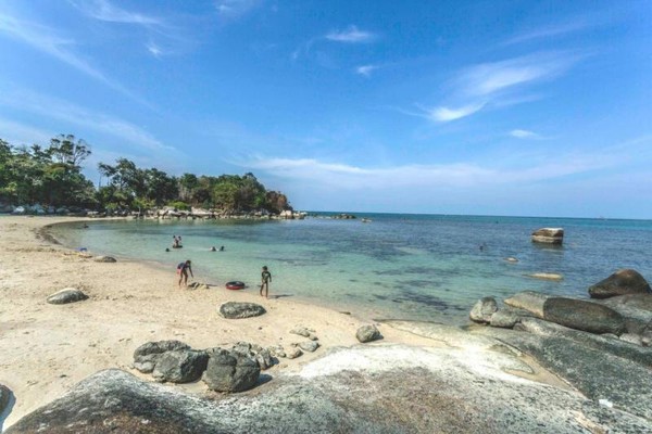 Indahnya Pantai Trikora di Pulau Bintan