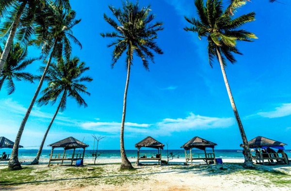 Indahnya Pantai Trikora di Pulau Bintan