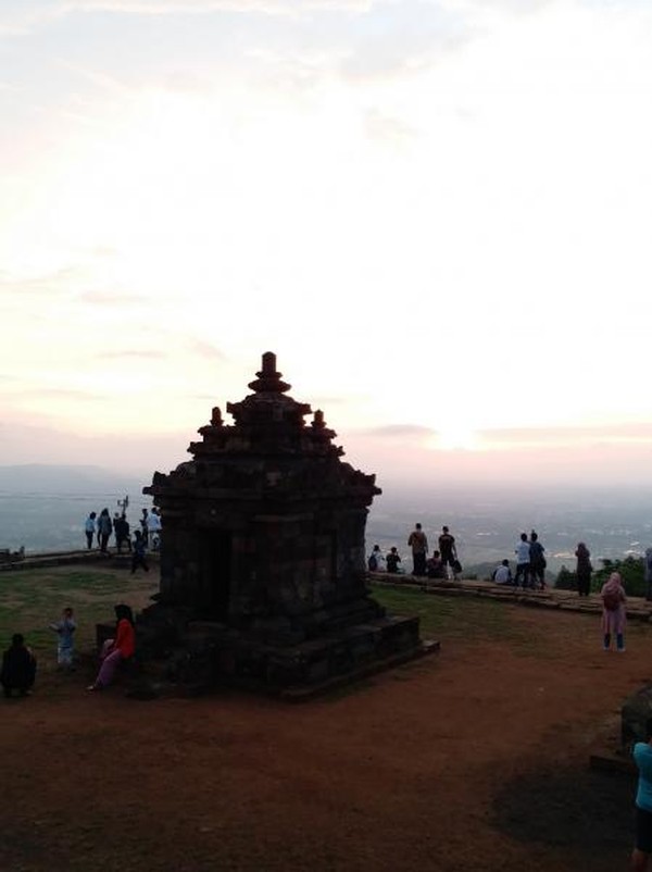 Indahnya Sunset di Candi Ijo