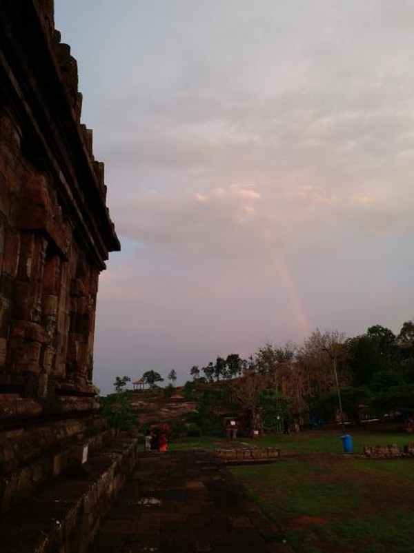 Indahnya Sunset di Candi Ijo