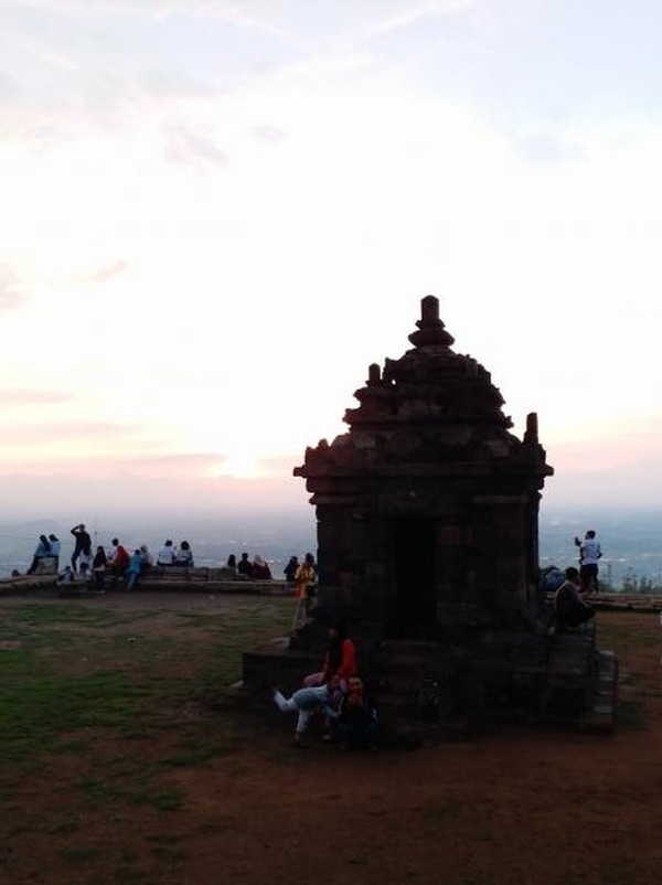 Indahnya Sunset di Candi Ijo
