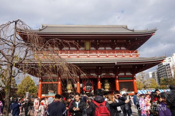 Ini Alasan Turis Betah Berlama-lama di Kuil Tertua Jepang