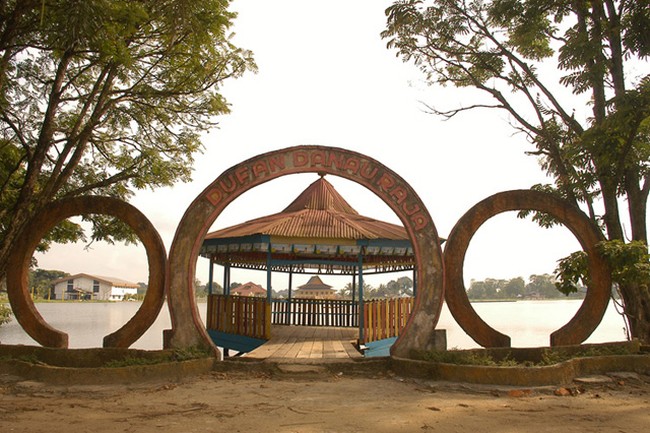 Istana Kesultanan Indragiri dan Dufan Danau Raja, Riau - Halaman 3