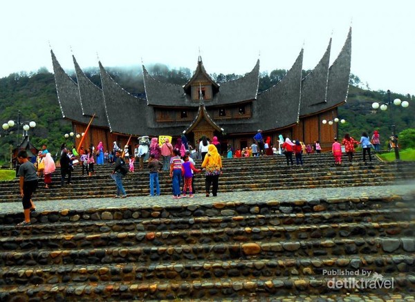 Istano Basa Pagaruyung, Maskot Wisata Ranah Minang