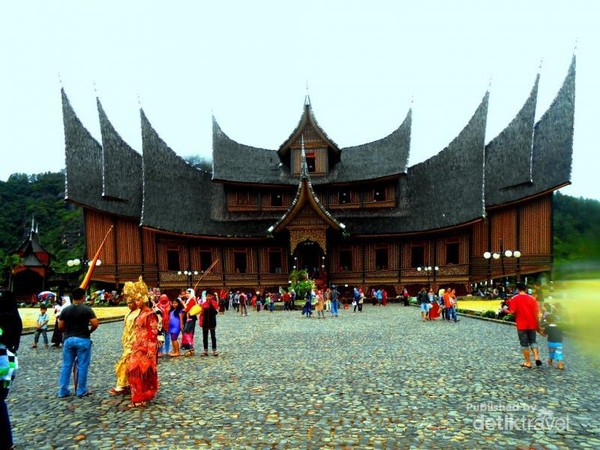 Istano Basa Pagaruyung, Maskot Wisata Ranah Minang