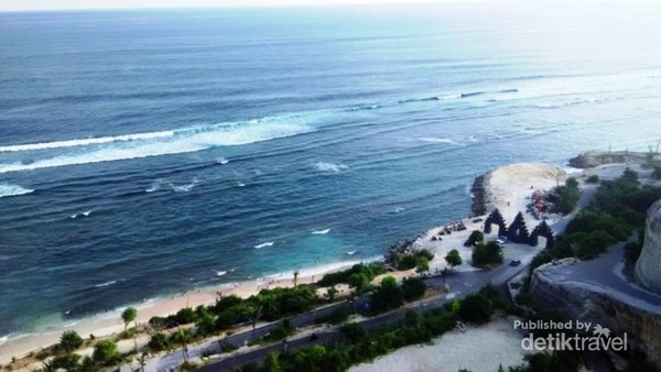 Melasti, Pesona Pantai Cantik di Balik Tebing Bali