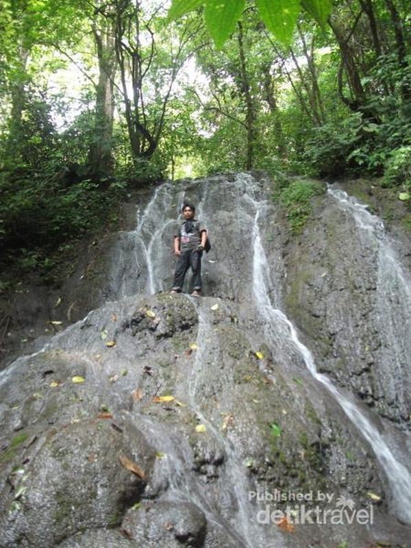 Melihat Batu Batirai, Air Terjun Bertingkat nan Indah di Padang Panjang