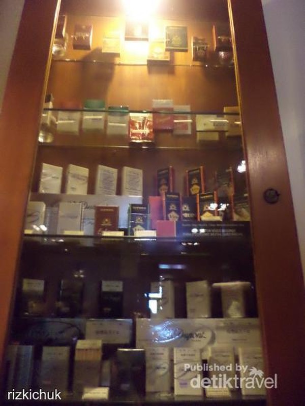 Melihat Pembuatan Rokok di Museum House of Sampoerna