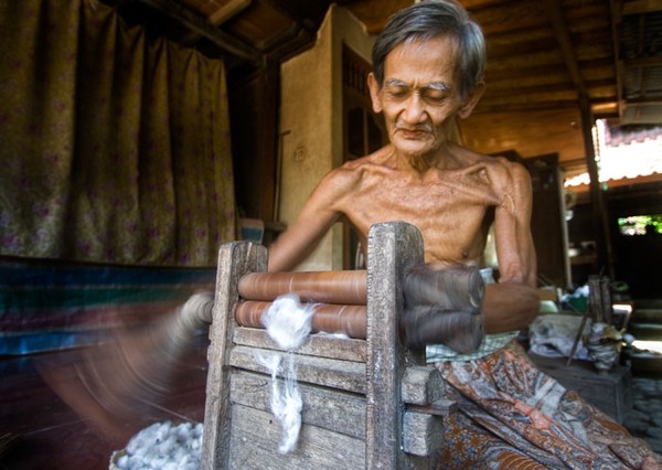 Memintal Benang Cara Tradisional