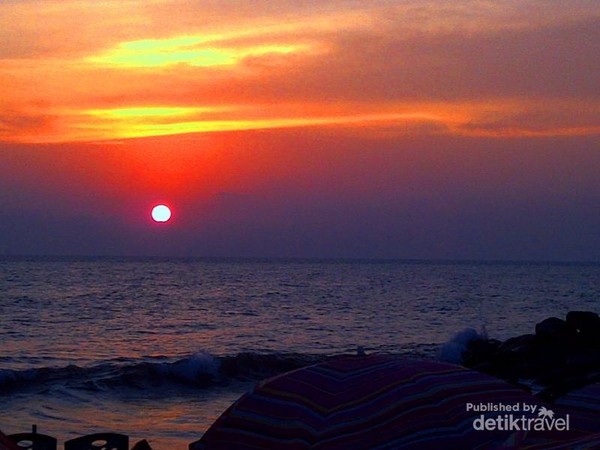 Menatap Eksotika Tepi Laut Kota Padang