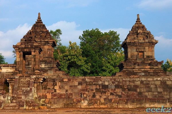 Mengunjungi Megahnya Candi Barong, Yogya