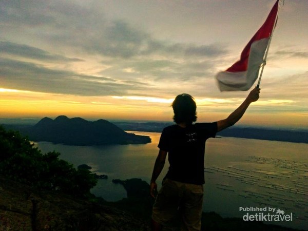 Menikmati Panorama Senja di Gunung Lembu, Purwakarta