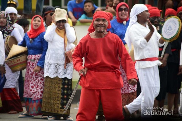 Meriahnya Karnaval Budaya Festival Pesona Bupolo