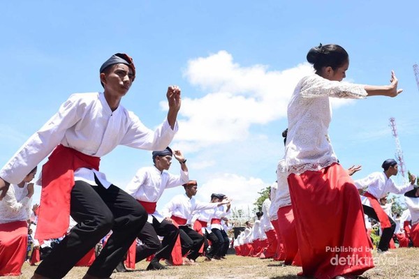 Meriahnya Karnaval Budaya Festival Pesona Bupolo