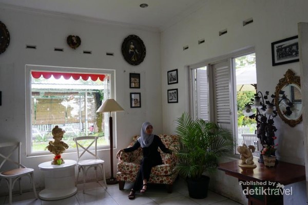 Minum Teh Langsung di Perkebunannya yang Cantik