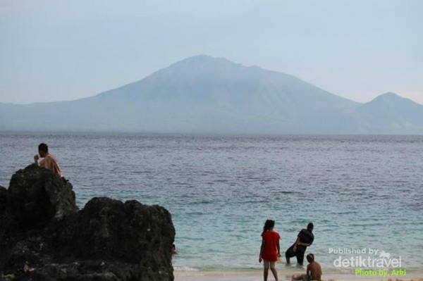 Pantai Nereng Watotena, Tempat Asyik Main Air di Flores