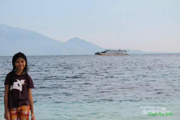 Pantai Nereng Watotena, Tempat Asyik Main Air di Flores