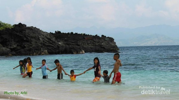 Pantai Nereng Watotena, Tempat Asyik Main Air di Flores