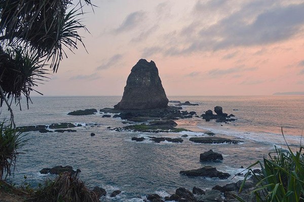 Pantai Papuma, Si Eksotis Kebanggaan Warga Jember