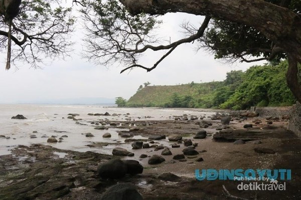 Pantai Ujung Negoro nan Cantik di Batang